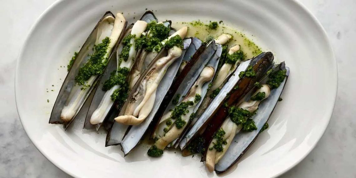 Navajas Super Buenas – Garlic & Lemon Razor Clams