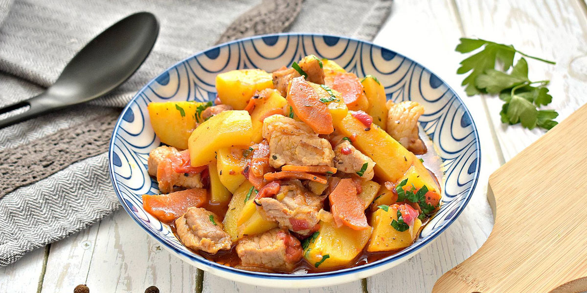 Zharkoye – Hearty Russian Stew with Meat & Vegetables